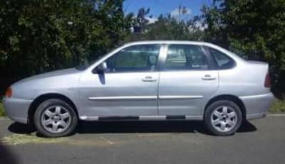 Volkswagen Polo • 2002 • 0 km • $ 4000 USD - Carros.com